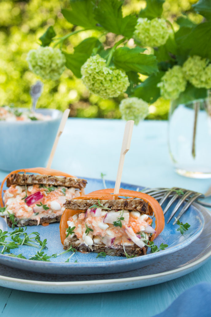 Diced bread with carrot-radish cottage cheese, with Mestemacher PURE ...