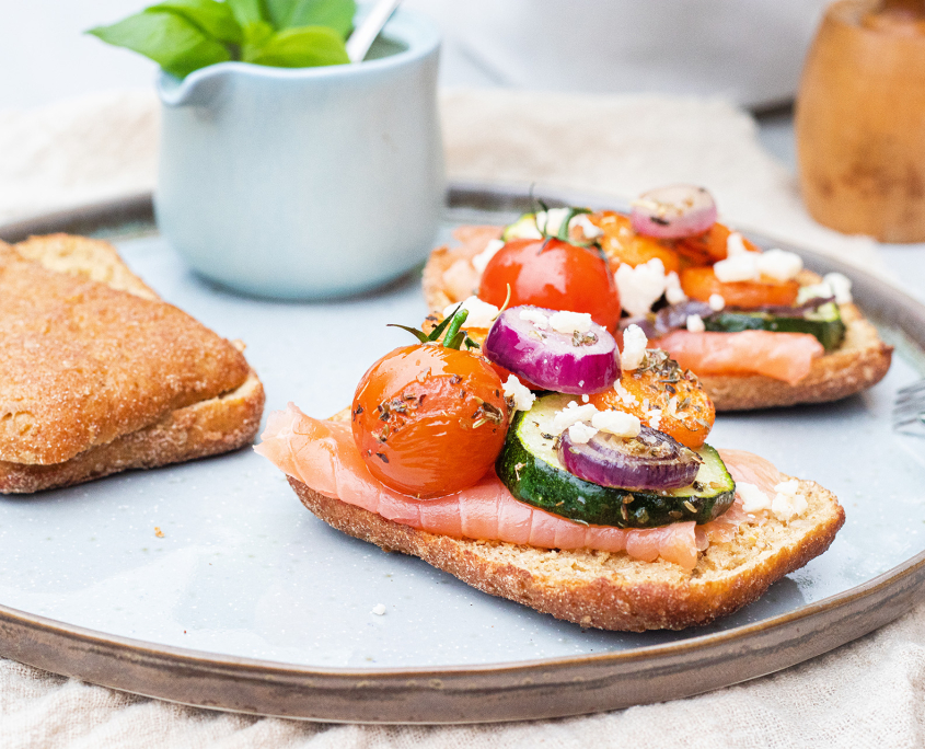 Salmon toast with Mediterranean vegetables – Mestemacher